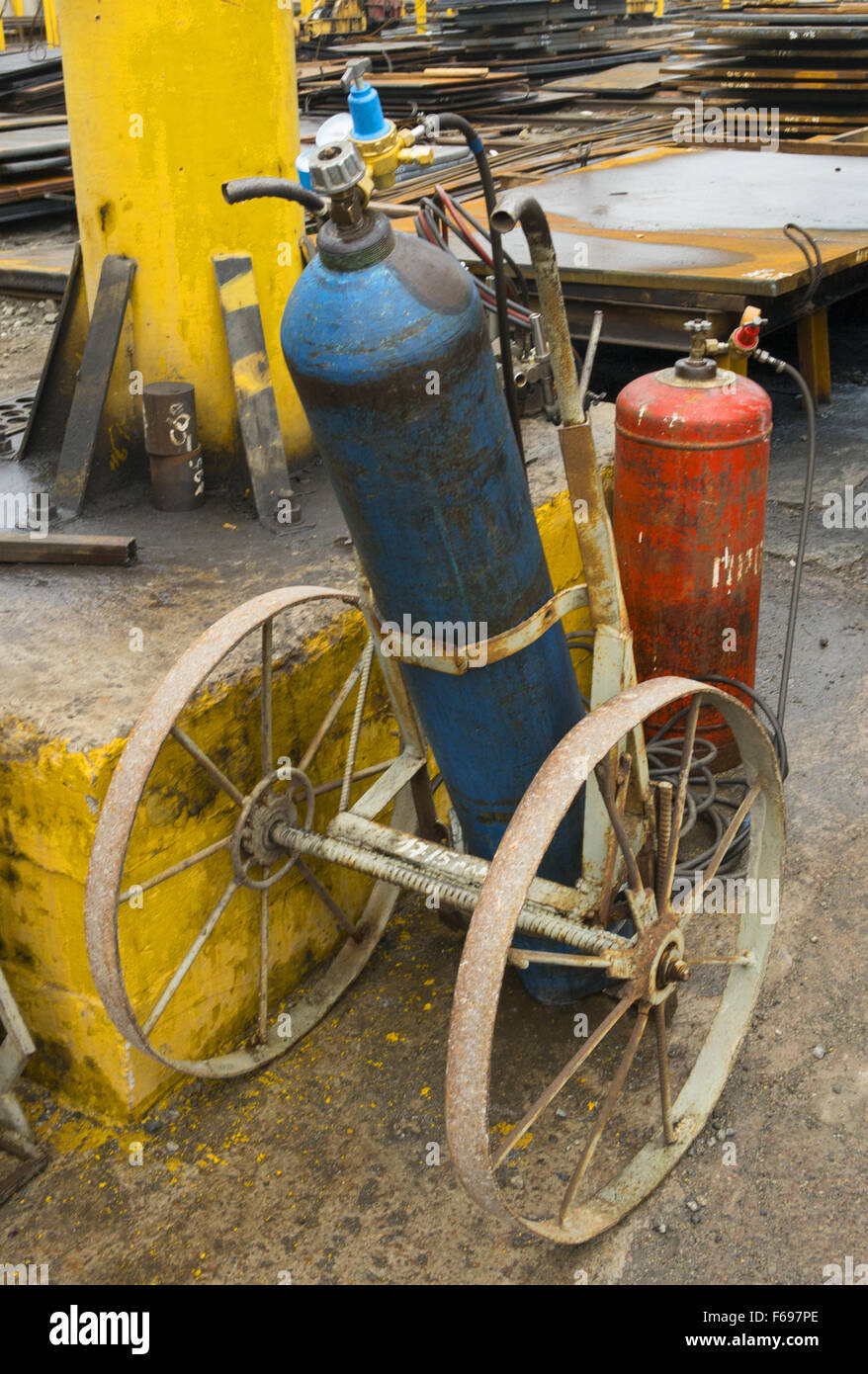Cylinder cart hi-res stock photography and images - Alamy