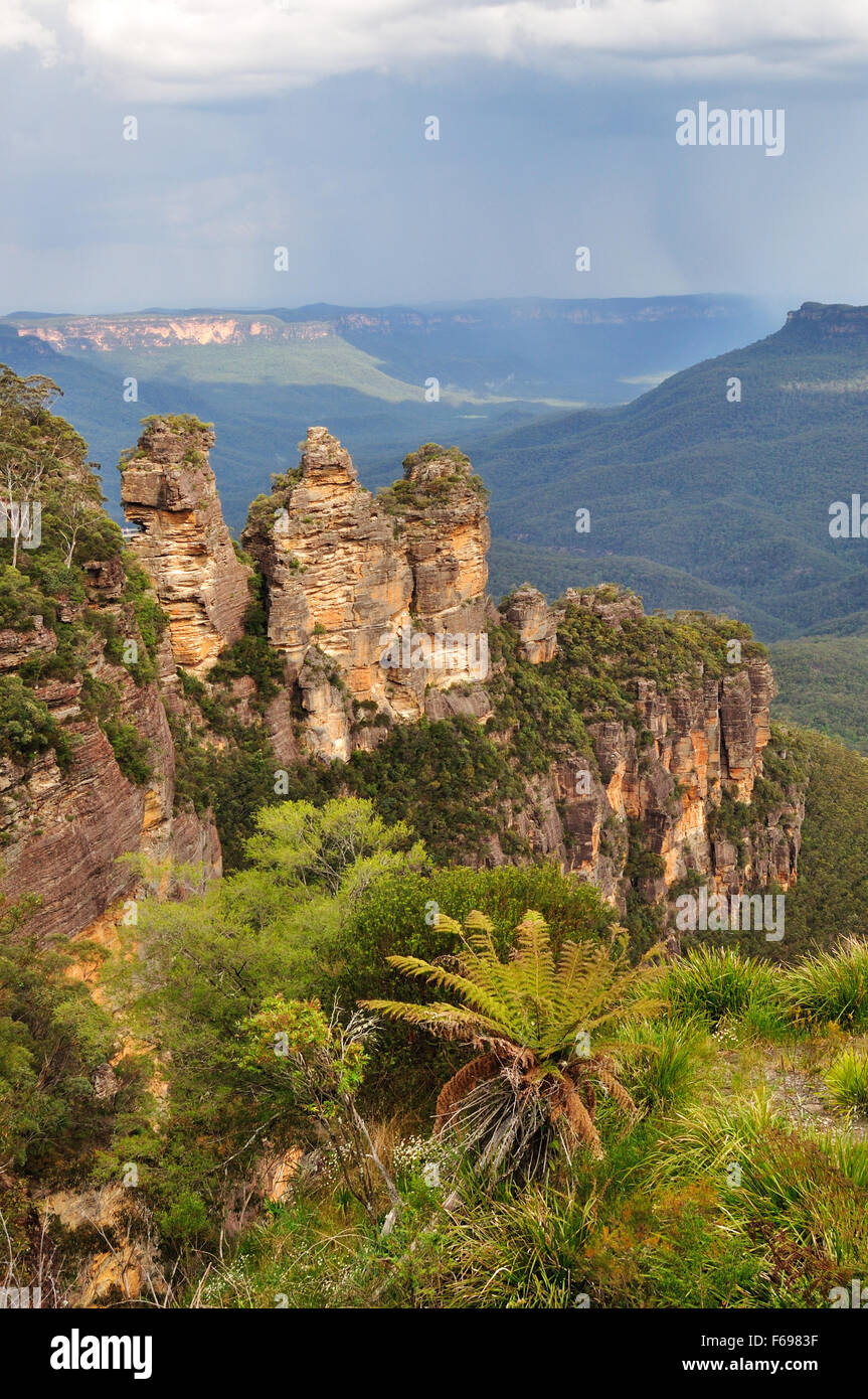 The Three Sisters in Blue Mountains National Park, NSW, Australia Stock ...
