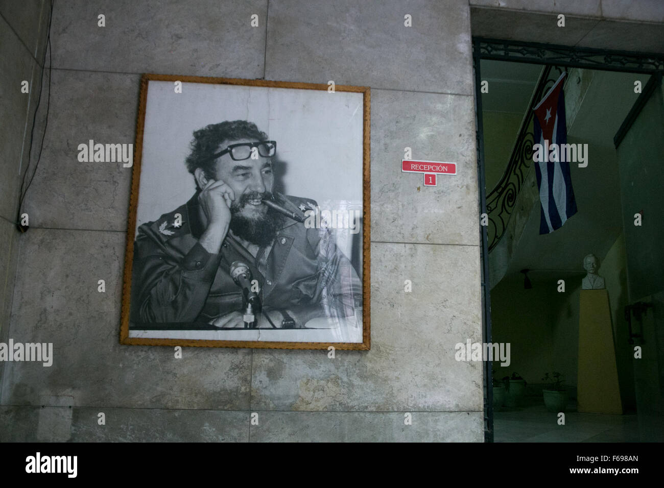 Fidel castro portrait cigar hi-res stock photography and images - Alamy