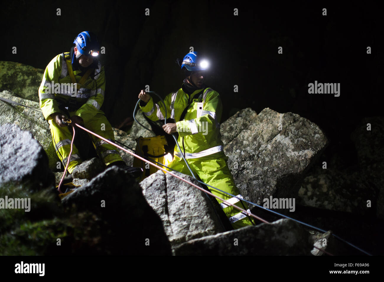 Commando climbing hi-res stock photography and images - Alamy