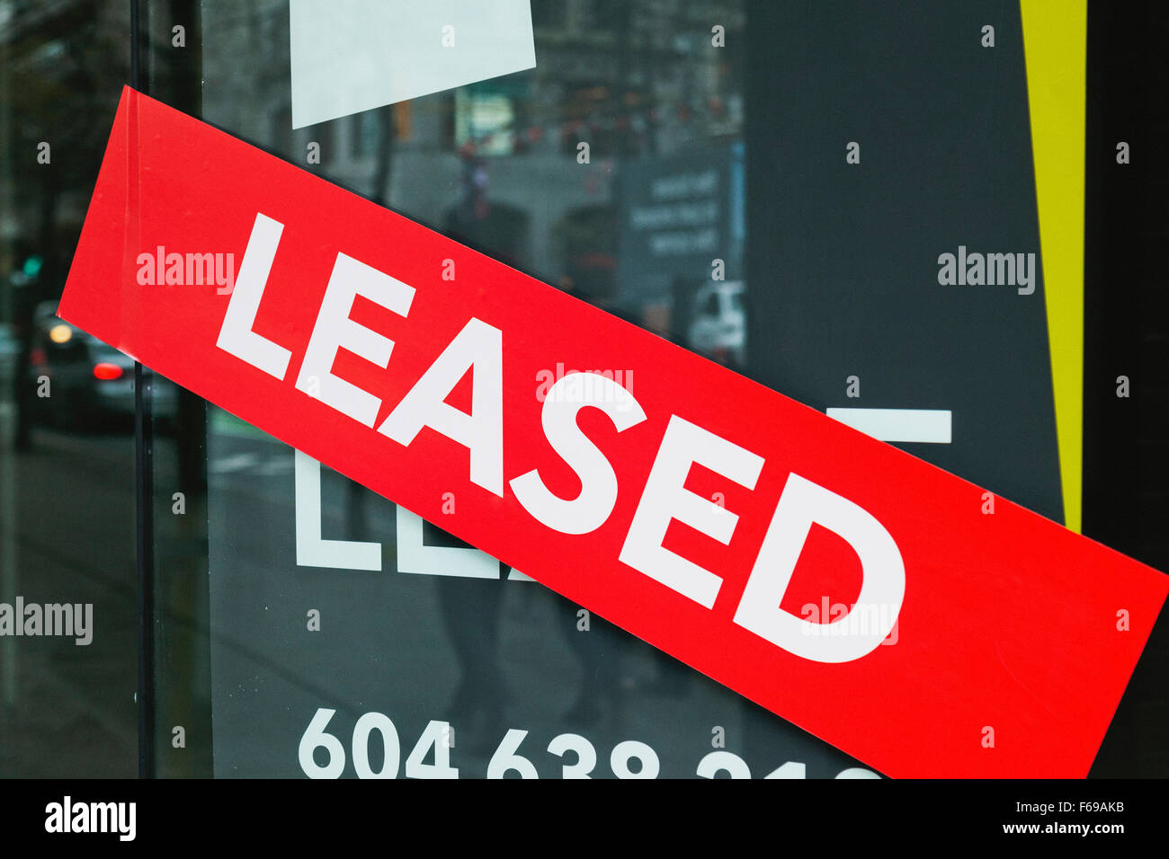 Office building lease sign hi-res stock photography and images - Alamy