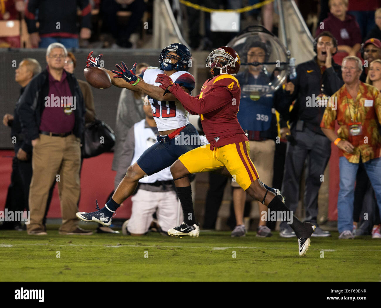 Los Angeles, CA, USA. 07th Nov, 2015. Arizona Wildcats receiver (30 ...