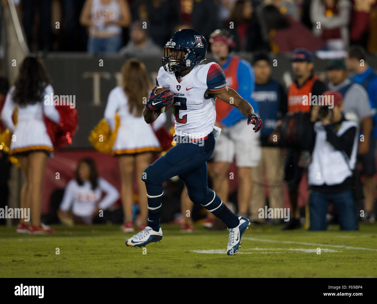 Los Angeles, CA, USA. 07th Nov, 2015. Arizona Wildcats receiver (2 ...