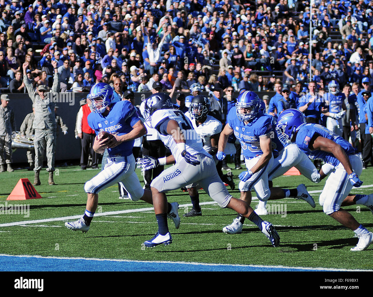 Colorado Springs, Colorado, USA. 14th Nov, 2015. Air Force quarterback ...