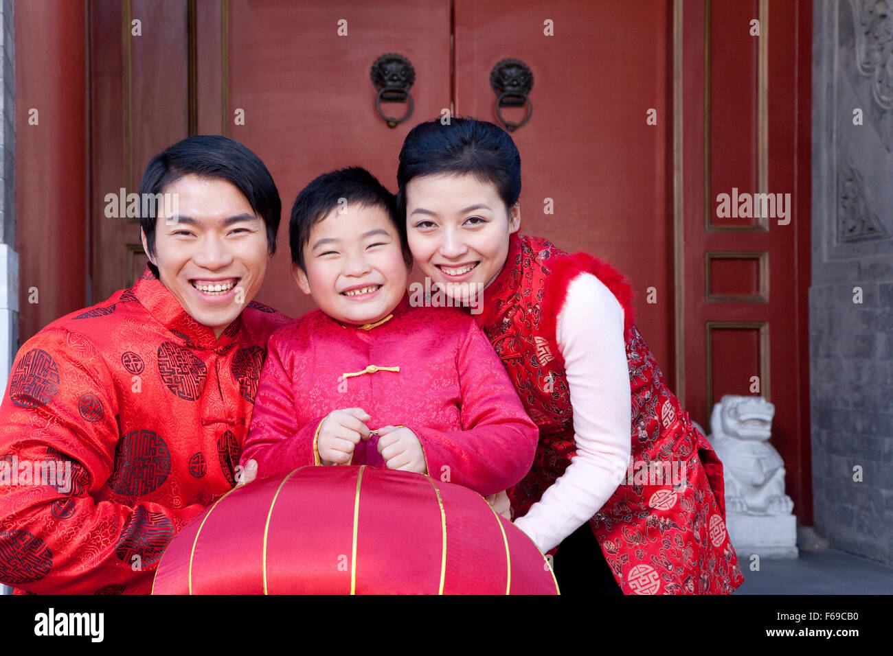 Family Celebrates Chinese New Year Stock Photo - Alamy Family Celebrates Chinese New Year Stock Photo - Alamy