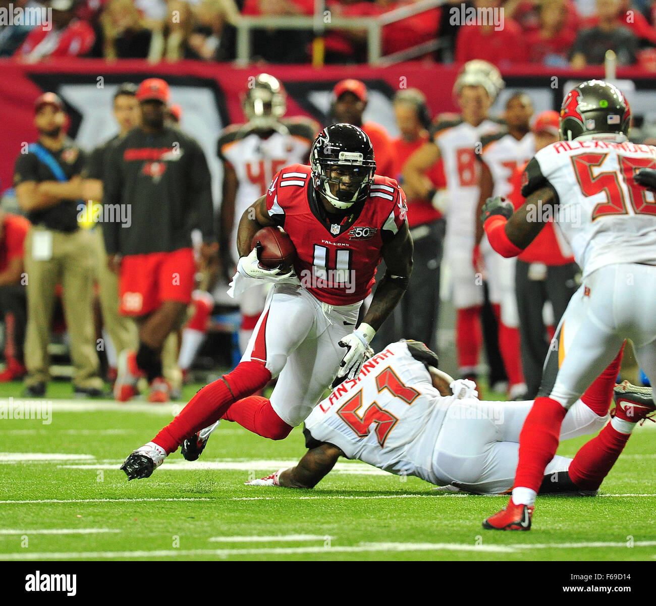 Falcons buccaneers georgia dome hi-res stock photography and images - Alamy