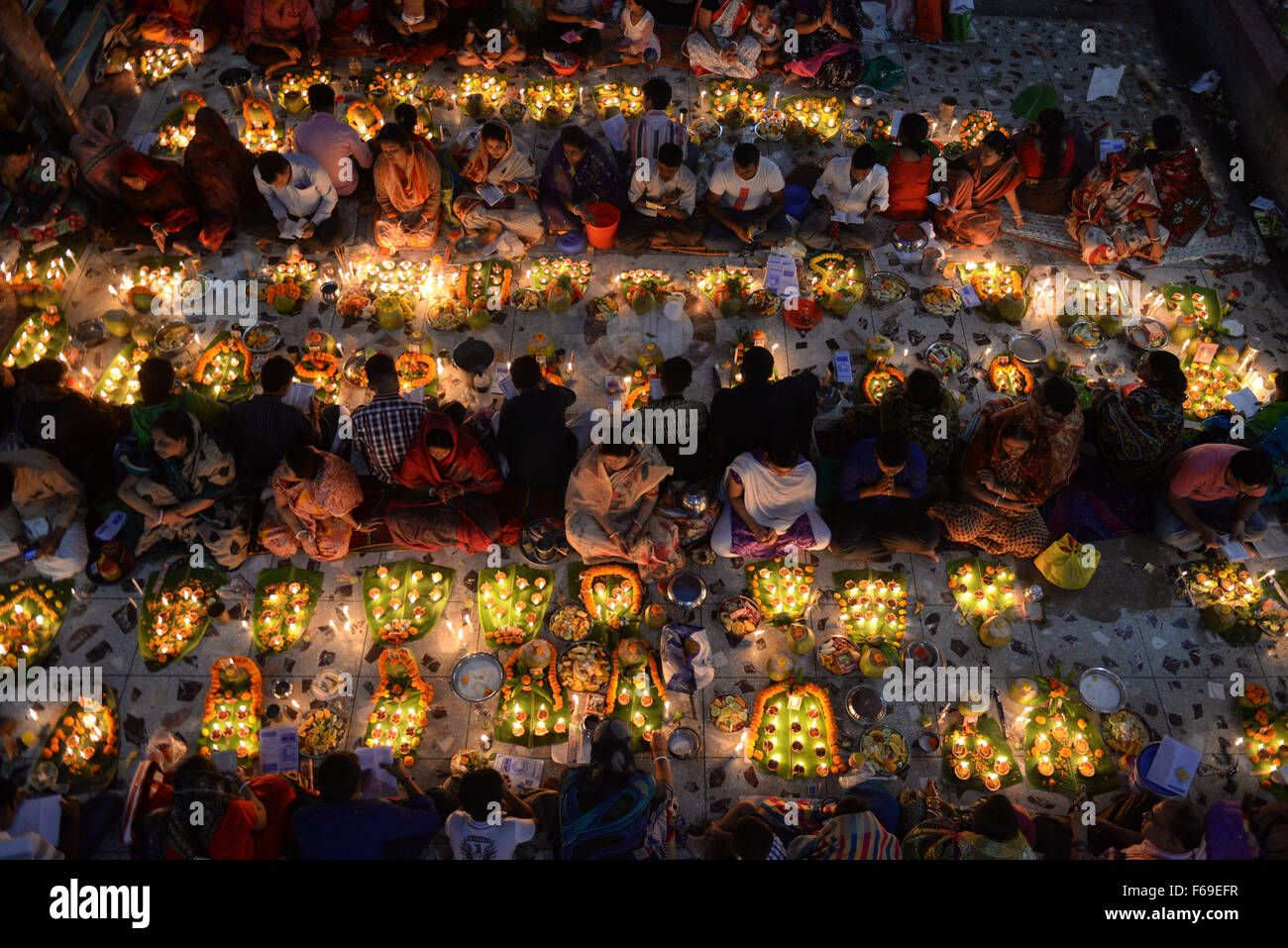 Beijing, Bangladesh. 10th Nov, 2015. Bangladeshi Hindu devotees light ...