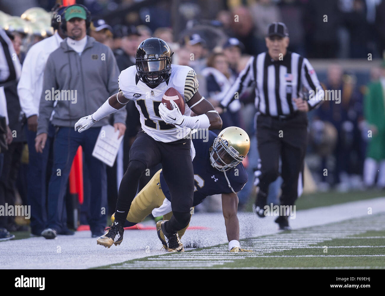 South Bend, Indiana, USA. 14th Nov, 2015. Wake Forest wide receiver ... South Bend, Indiana, USA. 14th Nov, 2015. Wake Forest wide receiver ...