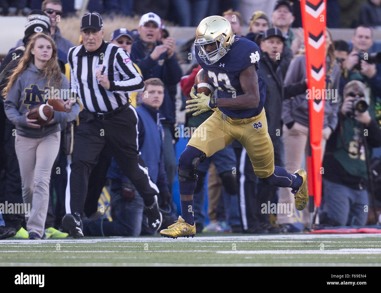 South Bend, Indiana, USA. 14th Nov, 2015. Notre Dame running back Josh ...
