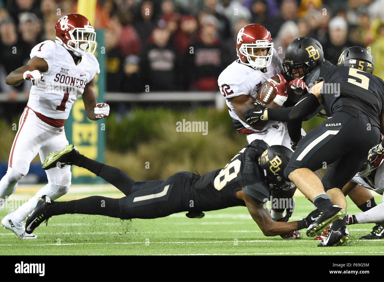Waco, Texas, USA. 14th Nov, 2015. Oklahoma Sooners running back Samaje ...
