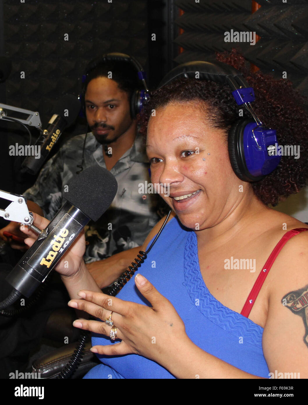 Stauros Entertainment host Tyrone Tann interviews actress Mo Kelly live ...