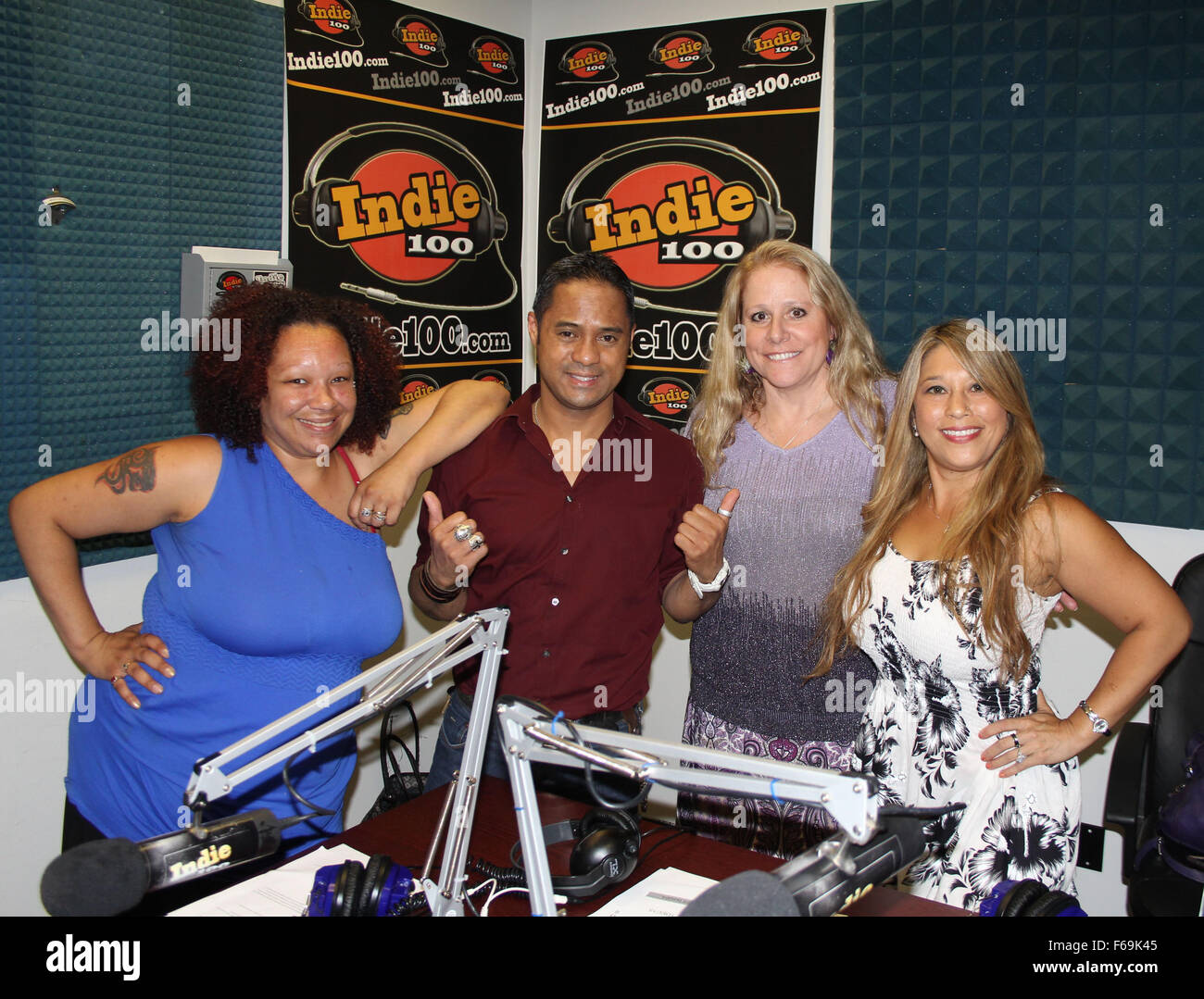 Stauros Entertainment host Tyrone Tann interviews actress Mo Kelly live ...