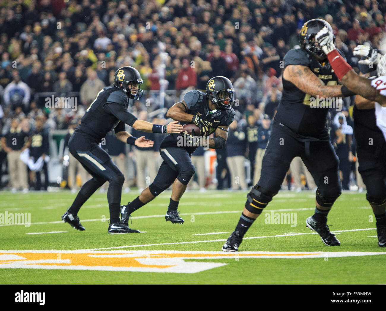 Waco, Texas, USA. 14th Nov, 2015. Baylor Bears running back Shock ...