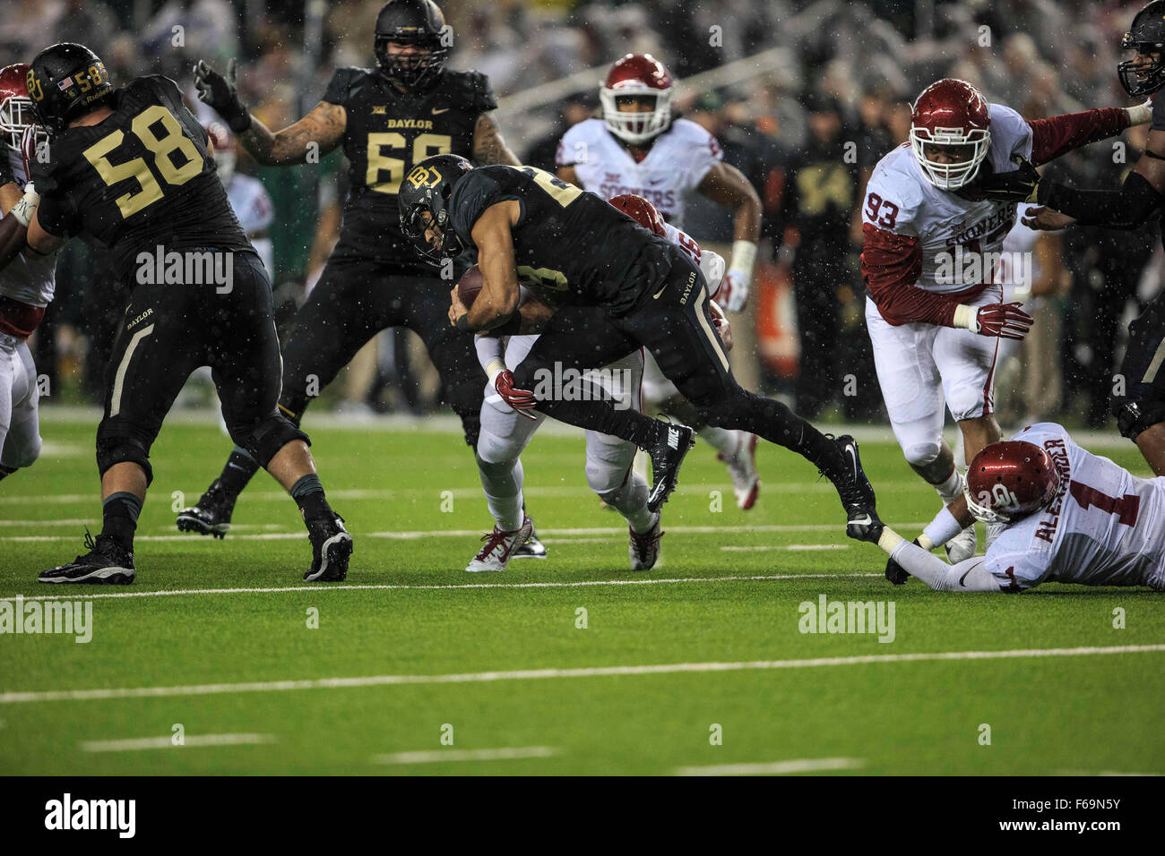 Waco, Texas, USA. 14th Nov, 2015. Baylor Bears running back Devin ...
