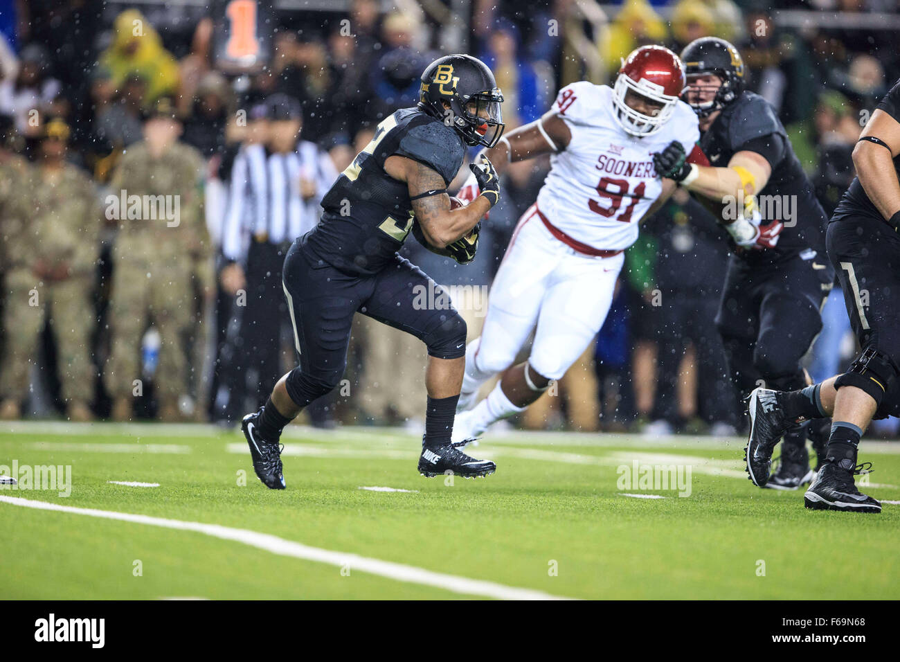 Waco, Texas, USA. 14th Nov, 2015. Baylor Bears running back Shock ...