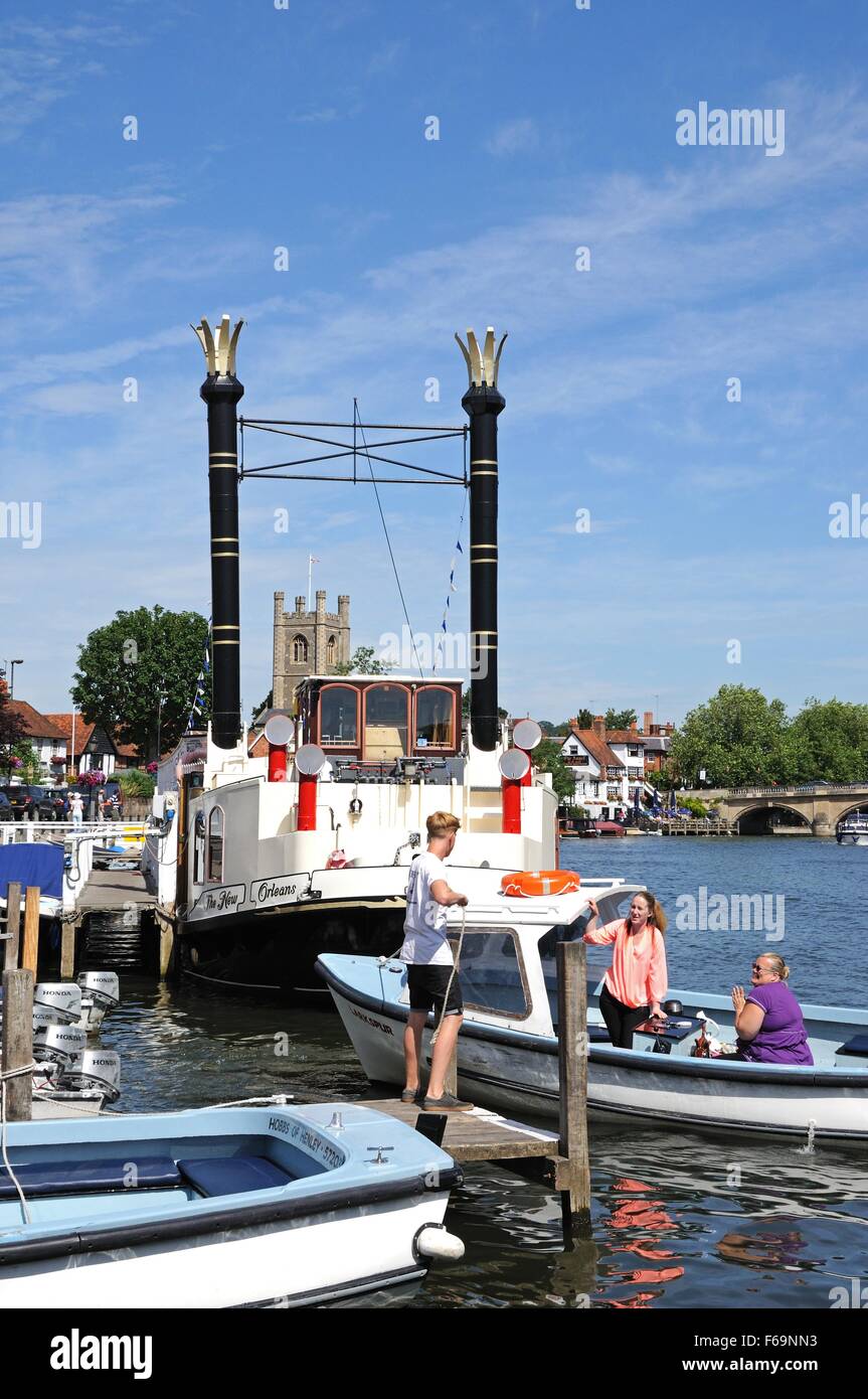 Boats on the River Thames with the Parish Church of St Mary the Virgin ...