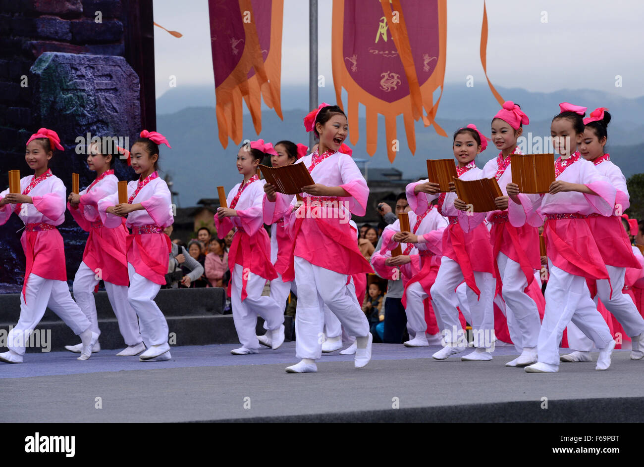 Wuyishan, China's Fujian Province. 15th Nov, 2015. Children perform ...