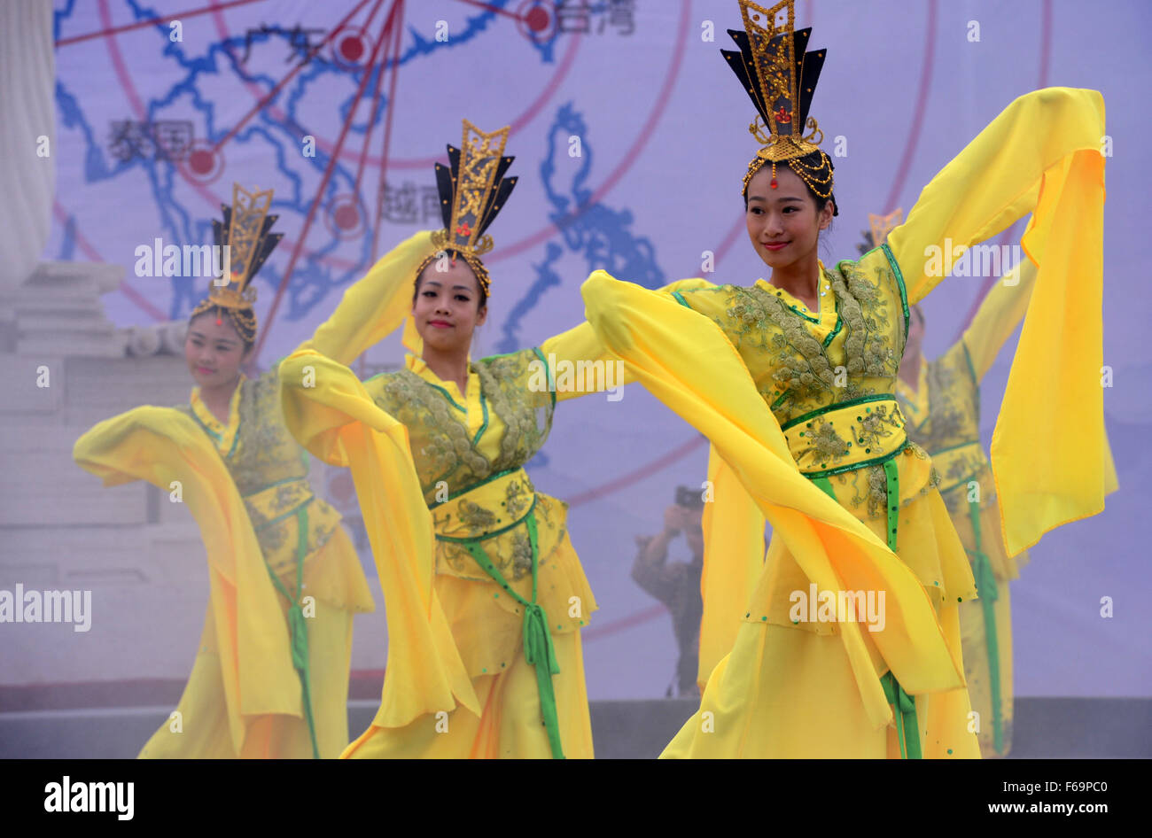 Wuyishan, China's Fujian Province. 15th Nov, 2015. Actresses dance ...