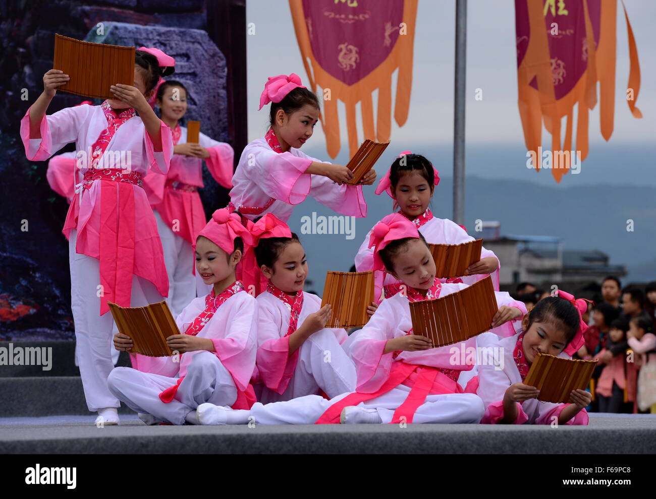 Wuyishan, China's Fujian Province. 15th Nov, 2015. Children perform ...