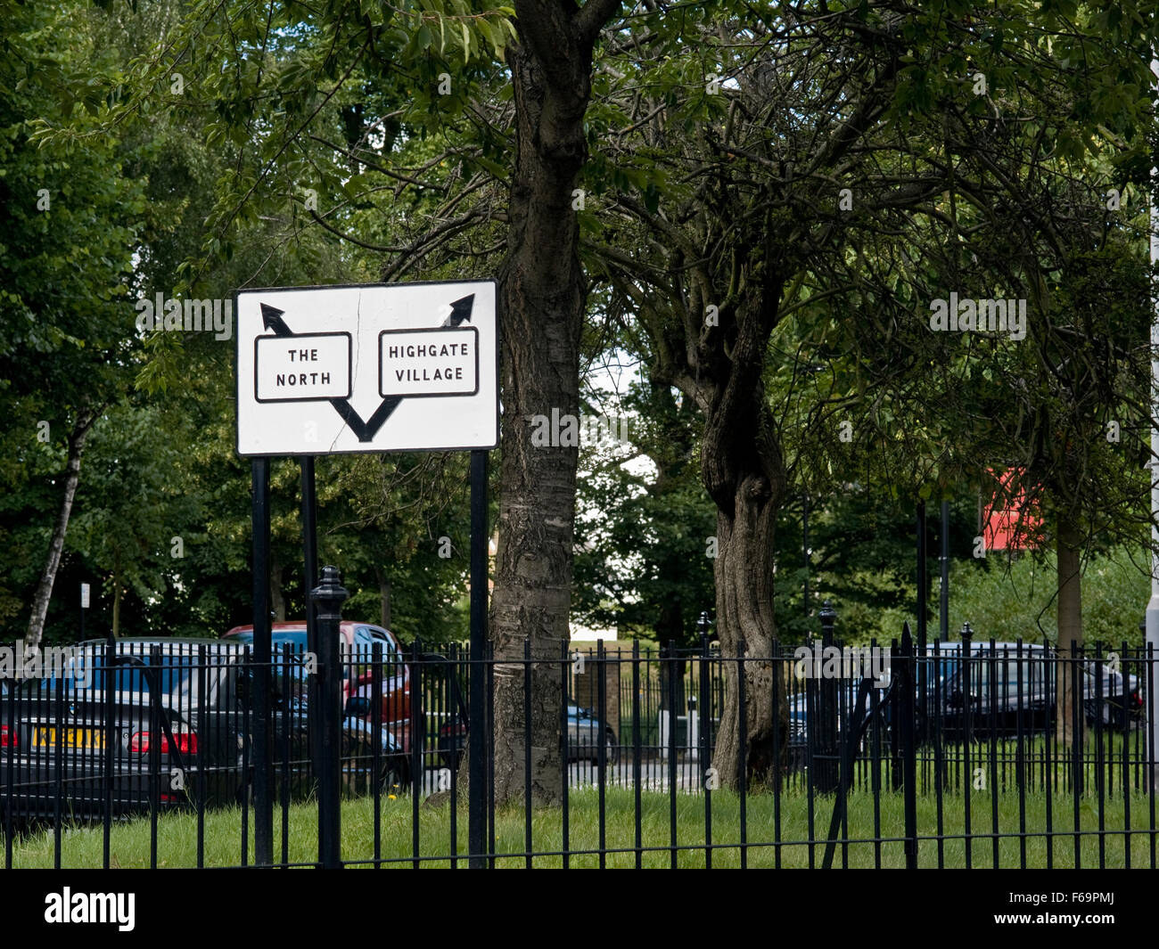 Highgate road sign hi-res stock photography and images - Alamy