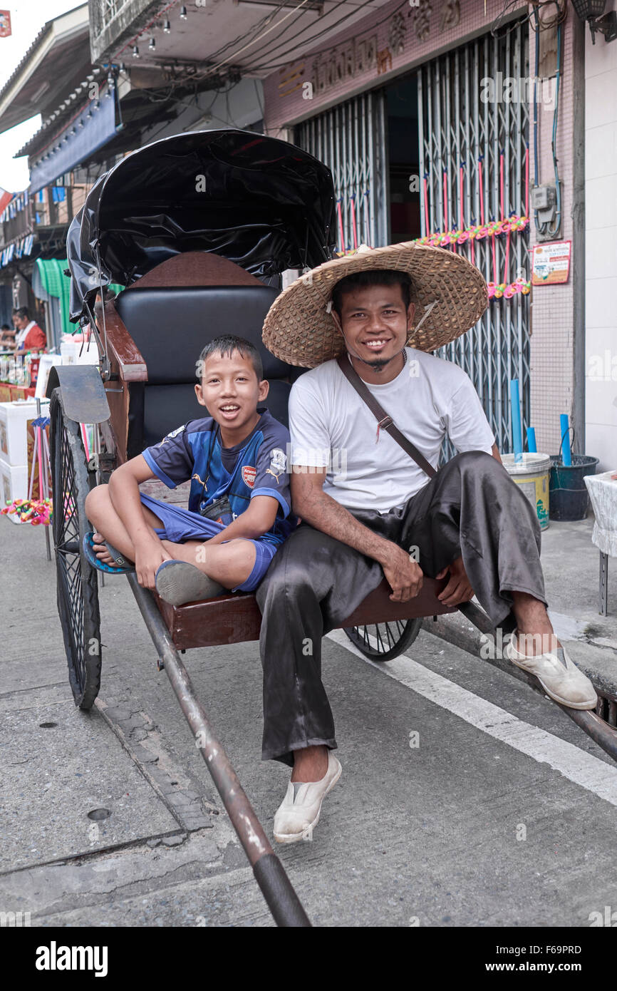 E rickshaw hi-res stock photography and images - Alamy
