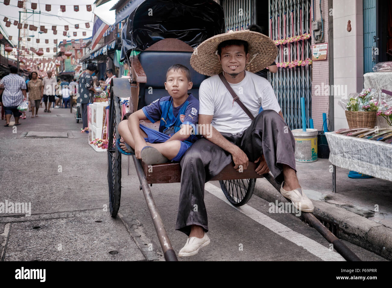 E rickshaw hi-res stock photography and images - Alamy