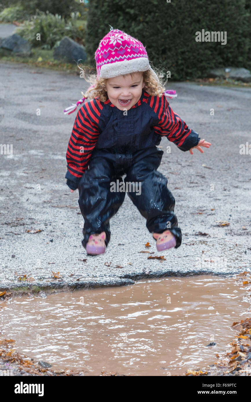 Fetcham, Surrey, UK. 15th Nov, 2015. Dorrie Cunningham jumping in ...