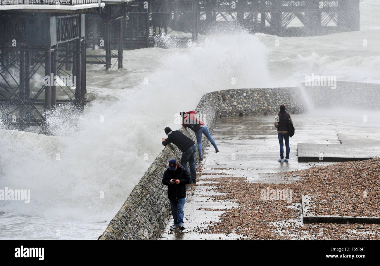 Brighton, UK. 15th Nov, 2015. People try get a closer look as giant ...