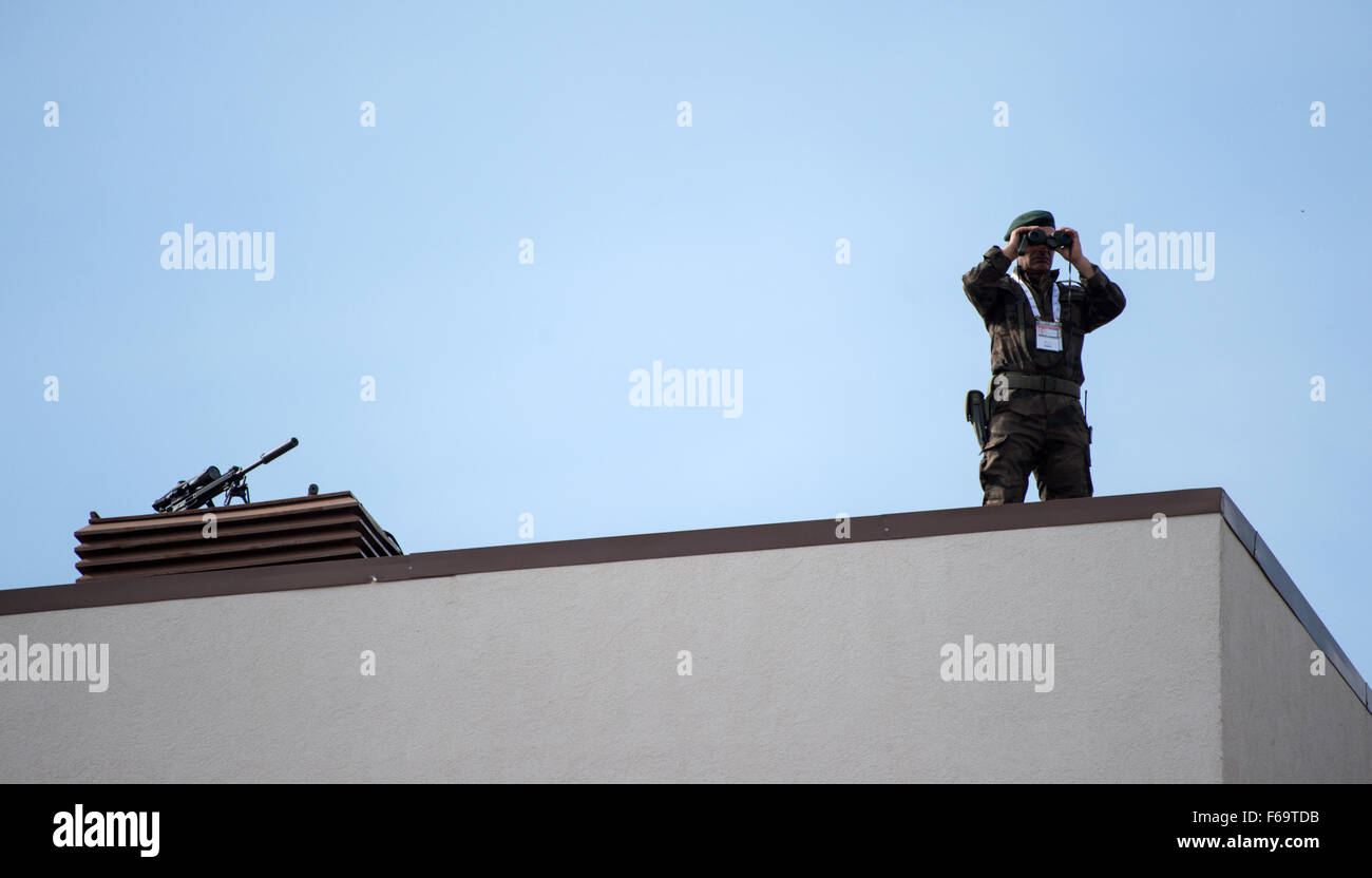 Antalya, Turkey. 15th Nov, 2015. A sniper of the Turkish secruity ...