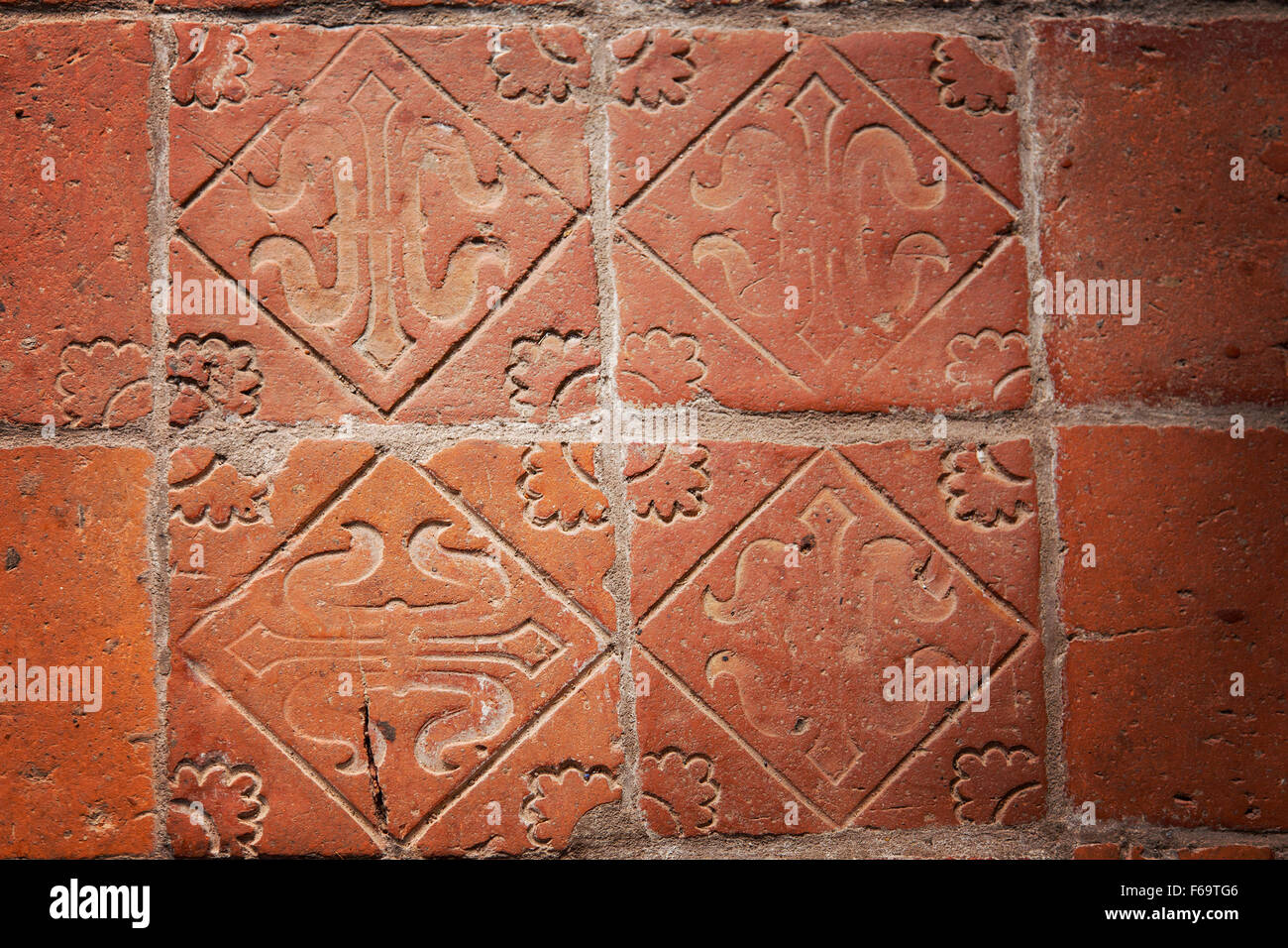 Medieval floor tile hi-res stock photography and images - Alamy