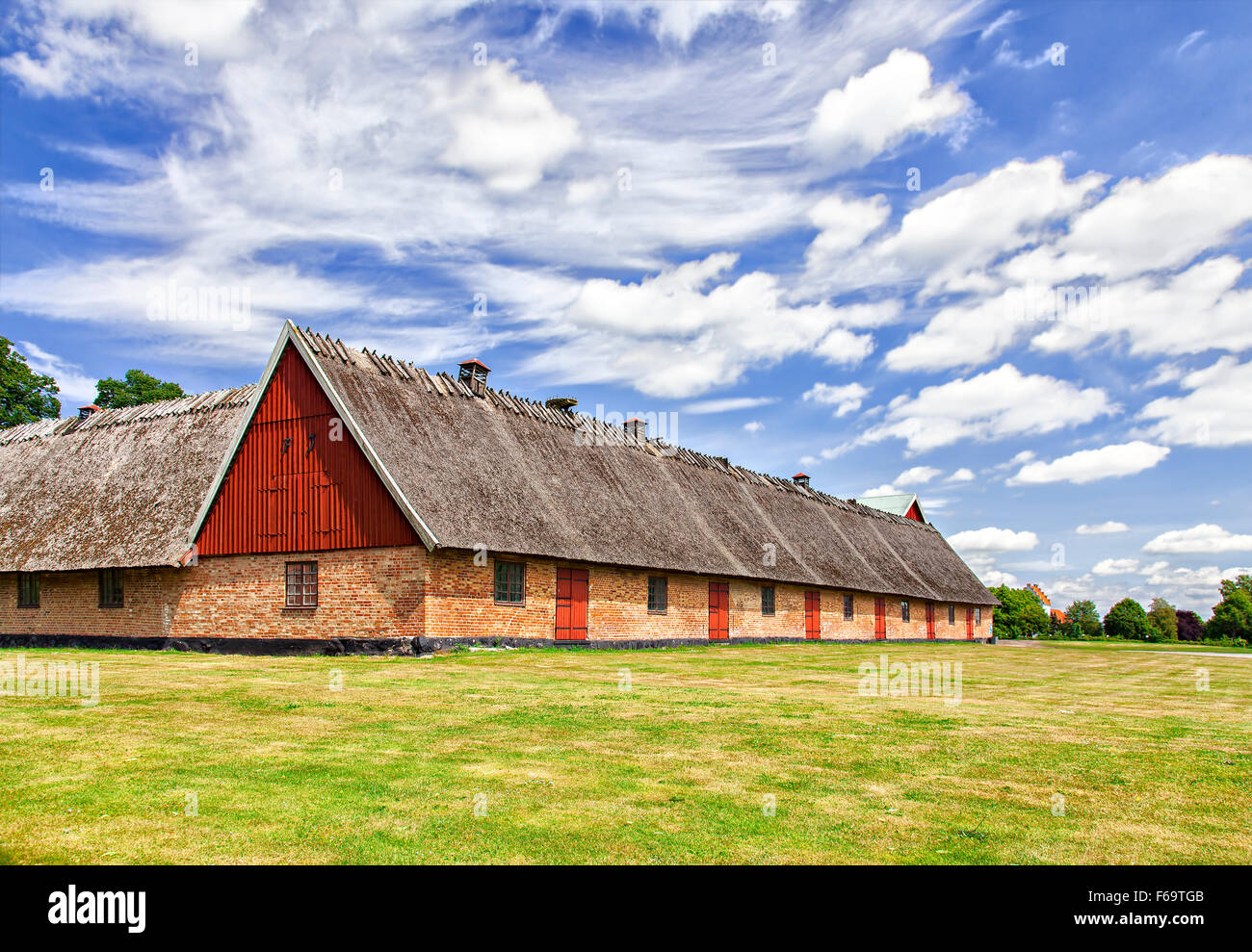 Barn with thatched roof hi-res stock photography and images - Alamy