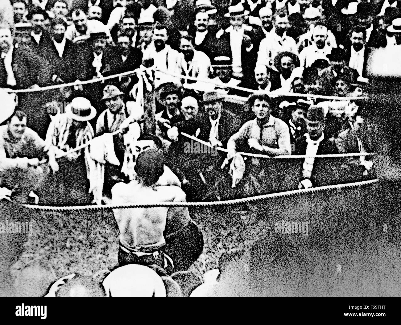 Vintage photo of the famous bare-knuckle world title fight between John ...