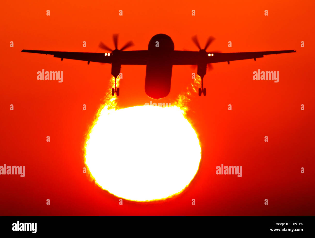 Dash 8 fire hi-res stock photography and images - Alamy