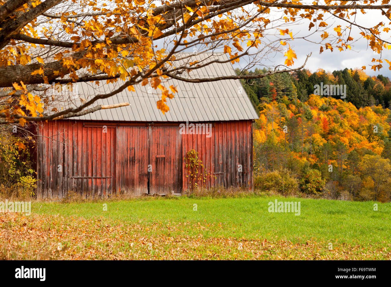Old barns usa hi-res stock photography and images - Alamy