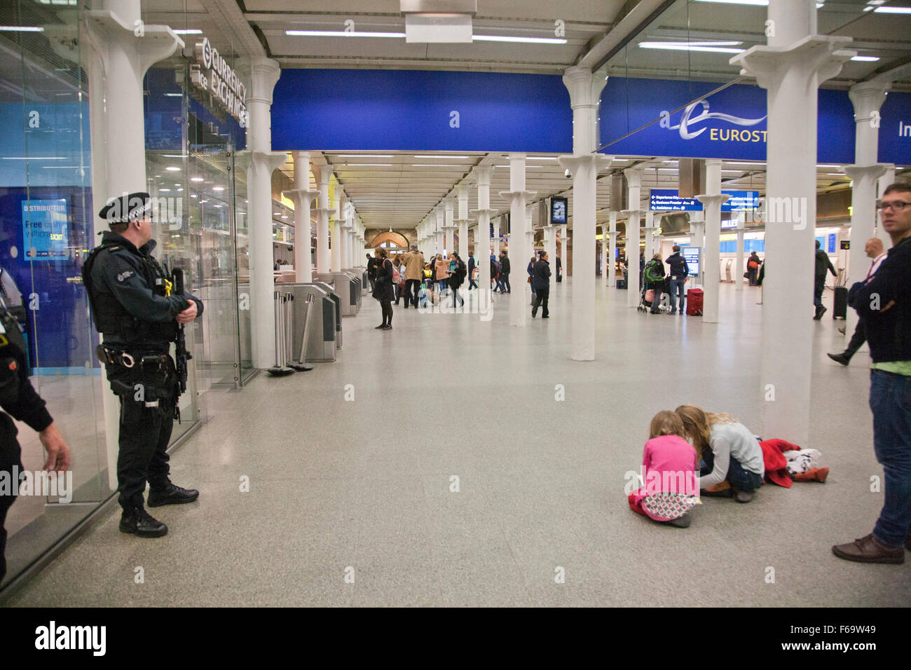 Border security uk and france hi-res stock photography and images - Alamy