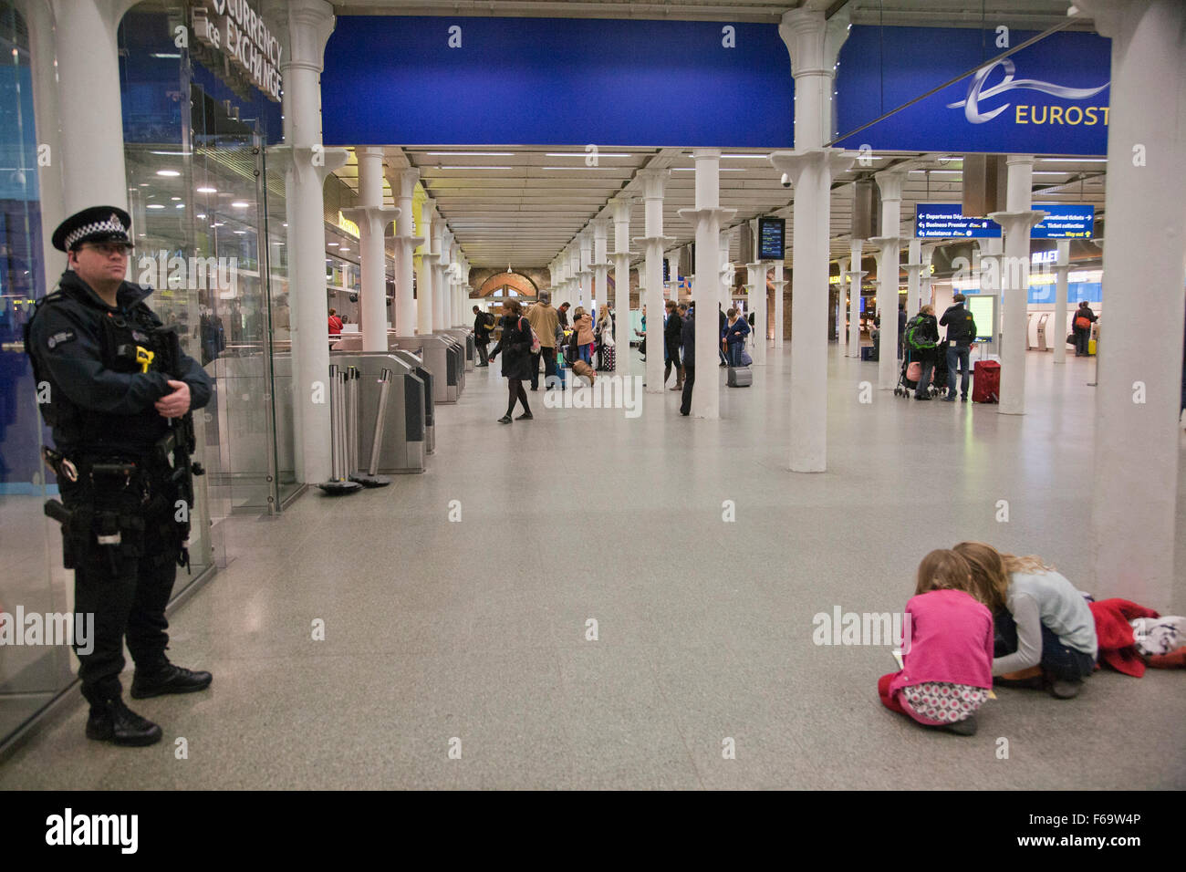 Border security uk and france hi-res stock photography and images - Alamy
