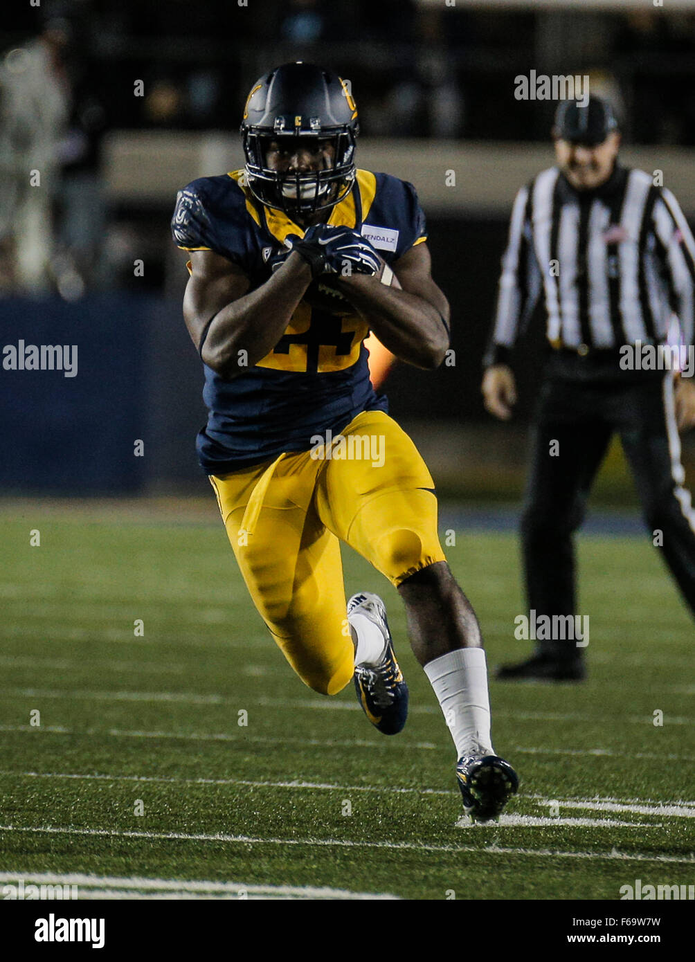 Berkeley USA CA. 14th Nov, 2015. California RB # 23 Vic Enwere had 16 ...