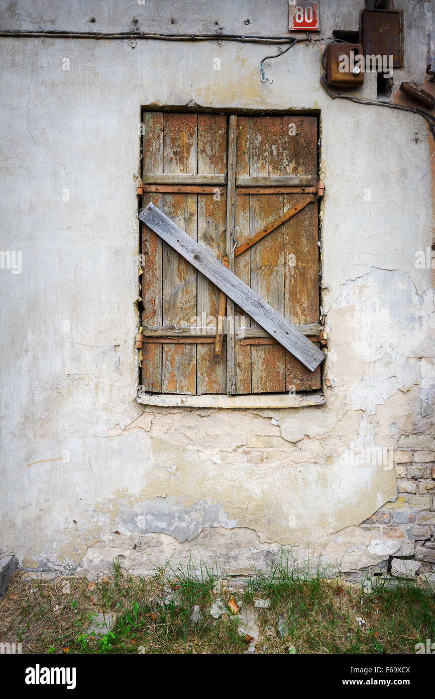 Boarded up window of a abandoned house Stock Photo - Alamy