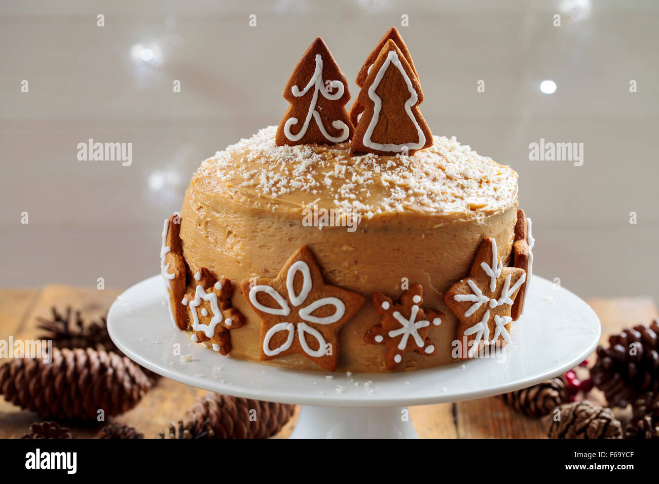 Ginger cake with gingerbread decorations Stock Photo - Alamy