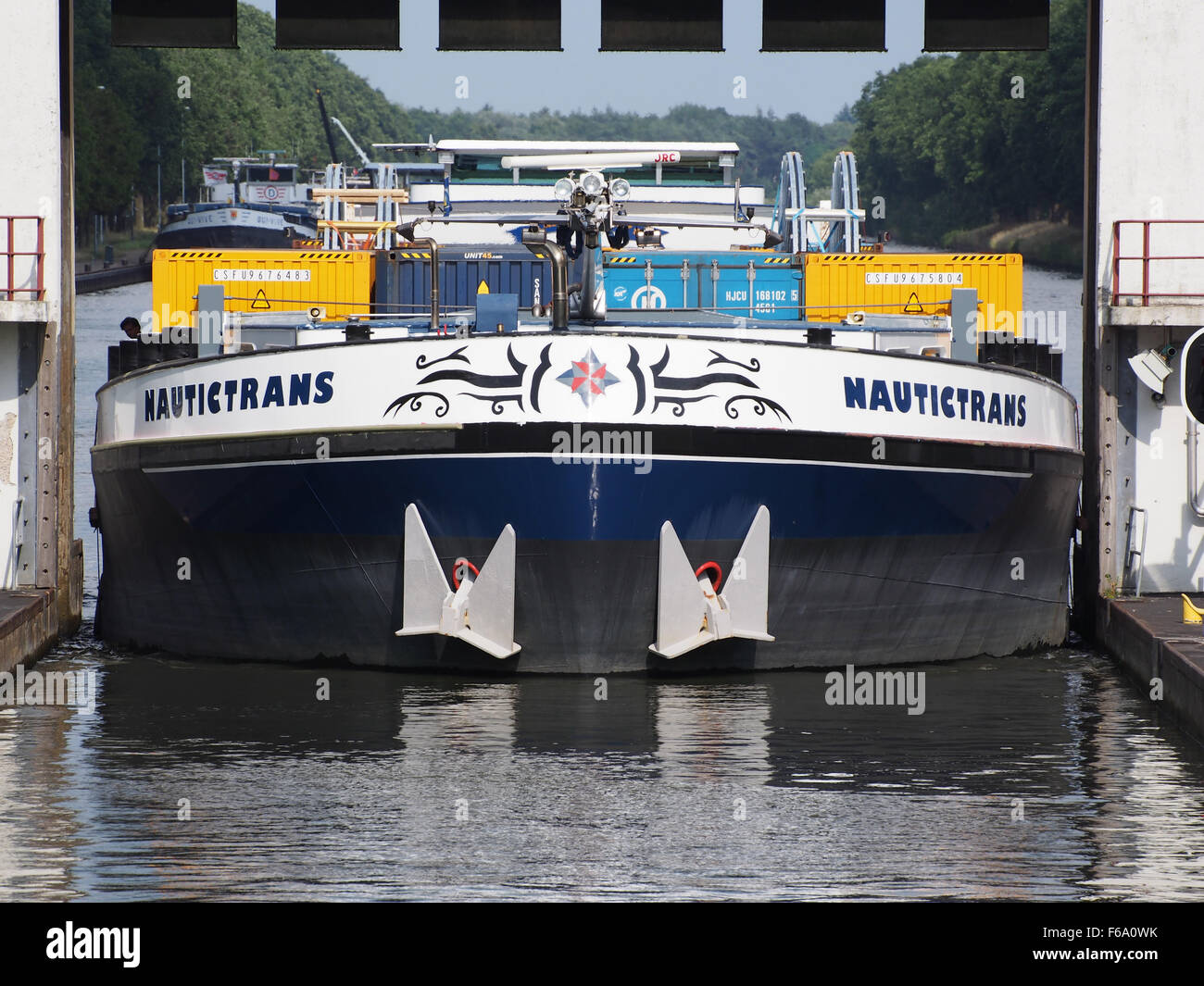 Nautictrans - ENI 02318927, Twente kanaal, sluis Eefde pic2 Stock Photo ...