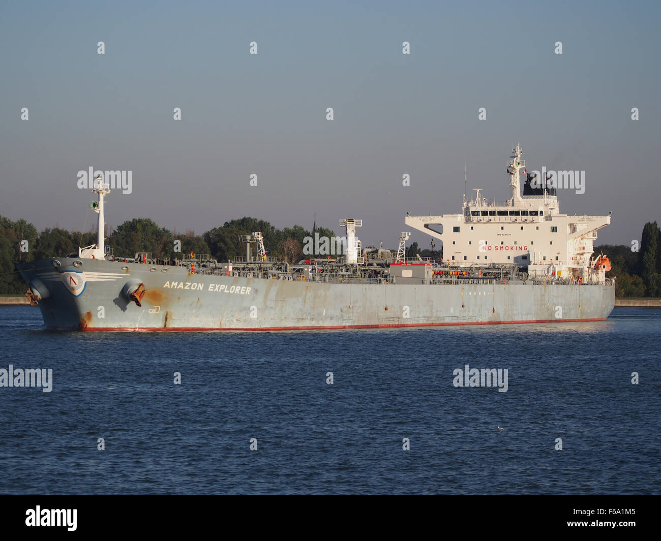 Explorer ship hi-res stock photography and images - Alamy