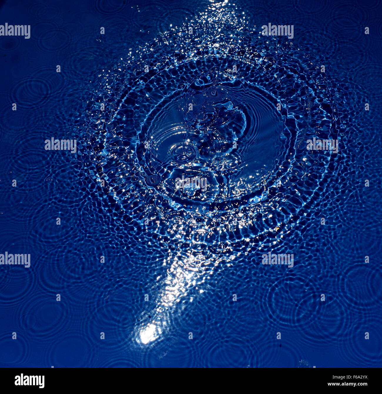 Bursting water bubbles hi-res stock photography and images - Alamy