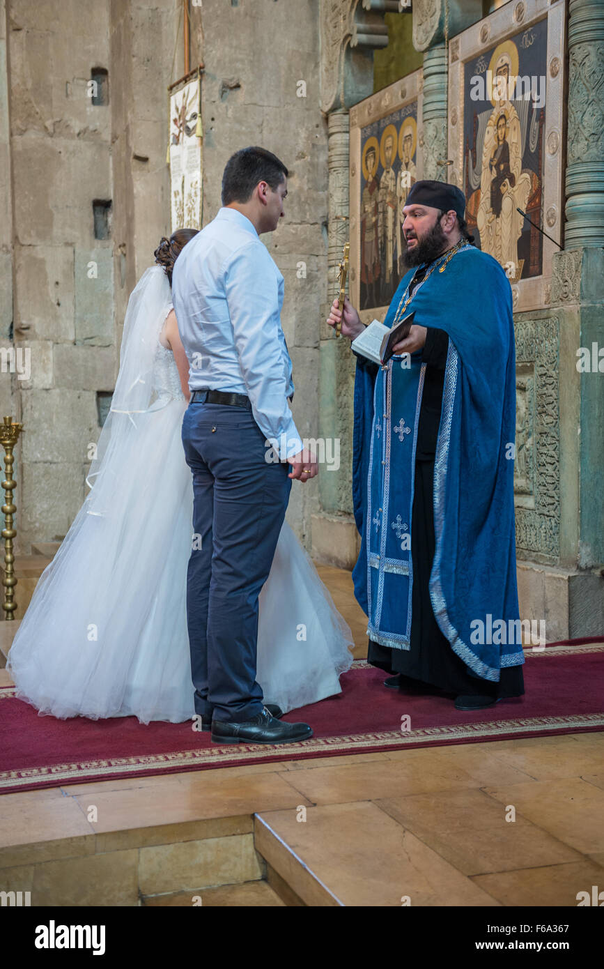 Wedding ceremony in Georgian Orthodox Svetitskhoveli (Living Pillar ...