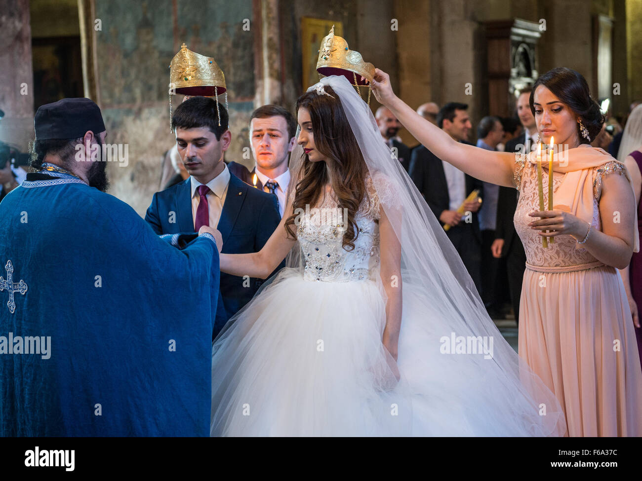 Wedding ceremony in Georgian Orthodox Svetitskhoveli (Living Pillar ...