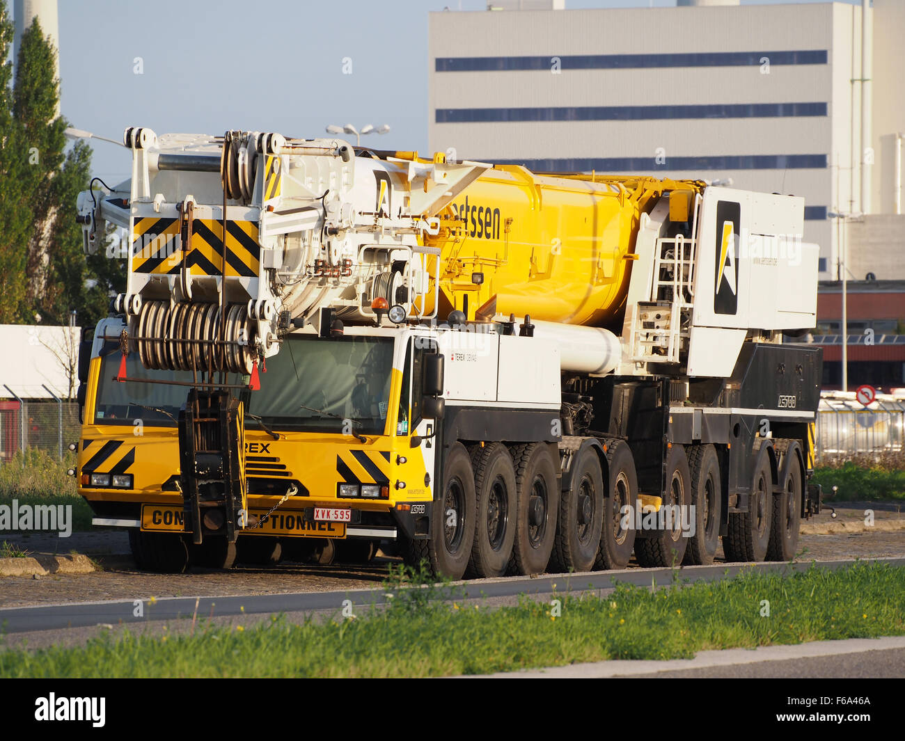 Terex AC700 telescopic crane, owner Aertssen, Port of Antwerp pic1 ...