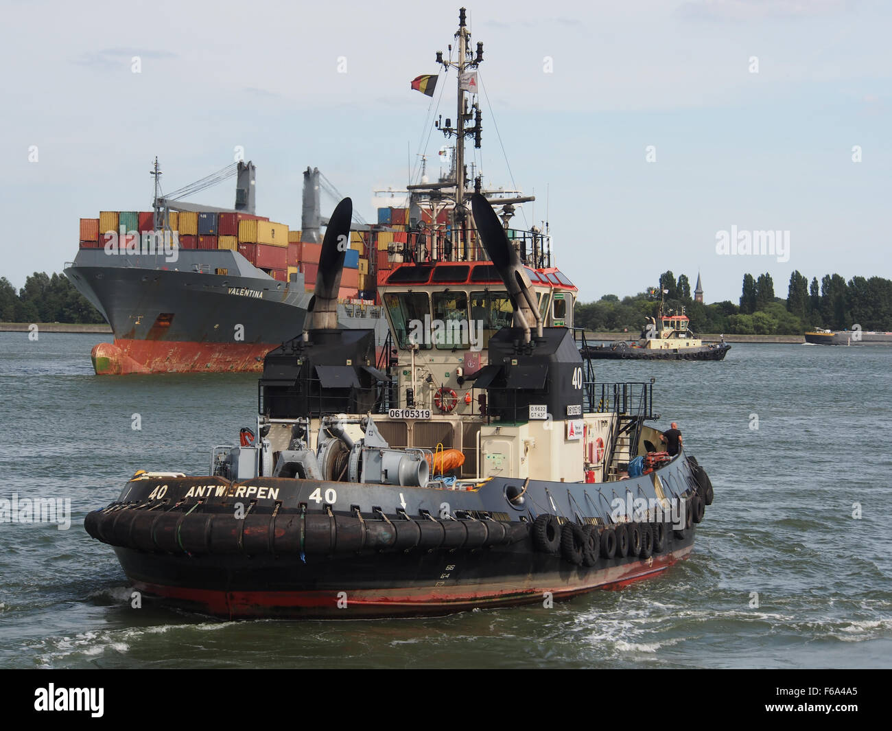 Tug 40 (IMO 9602095) operates at Berendrechtsluis, supporting container ...