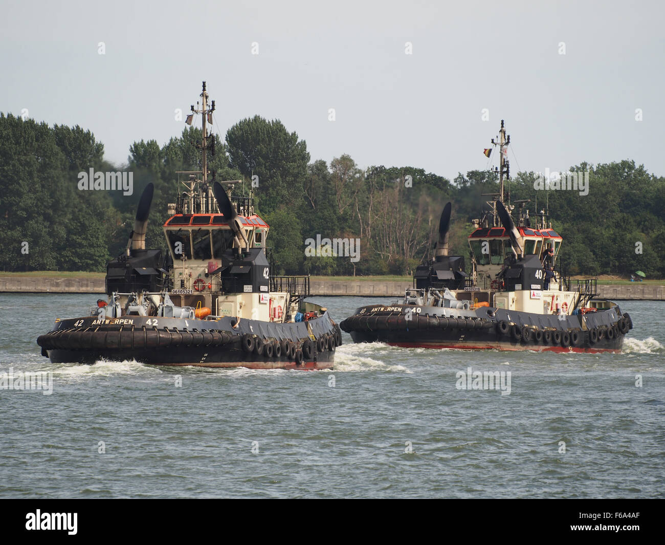 Tugboats assisting oil tanker hi-res stock photography and images - Alamy