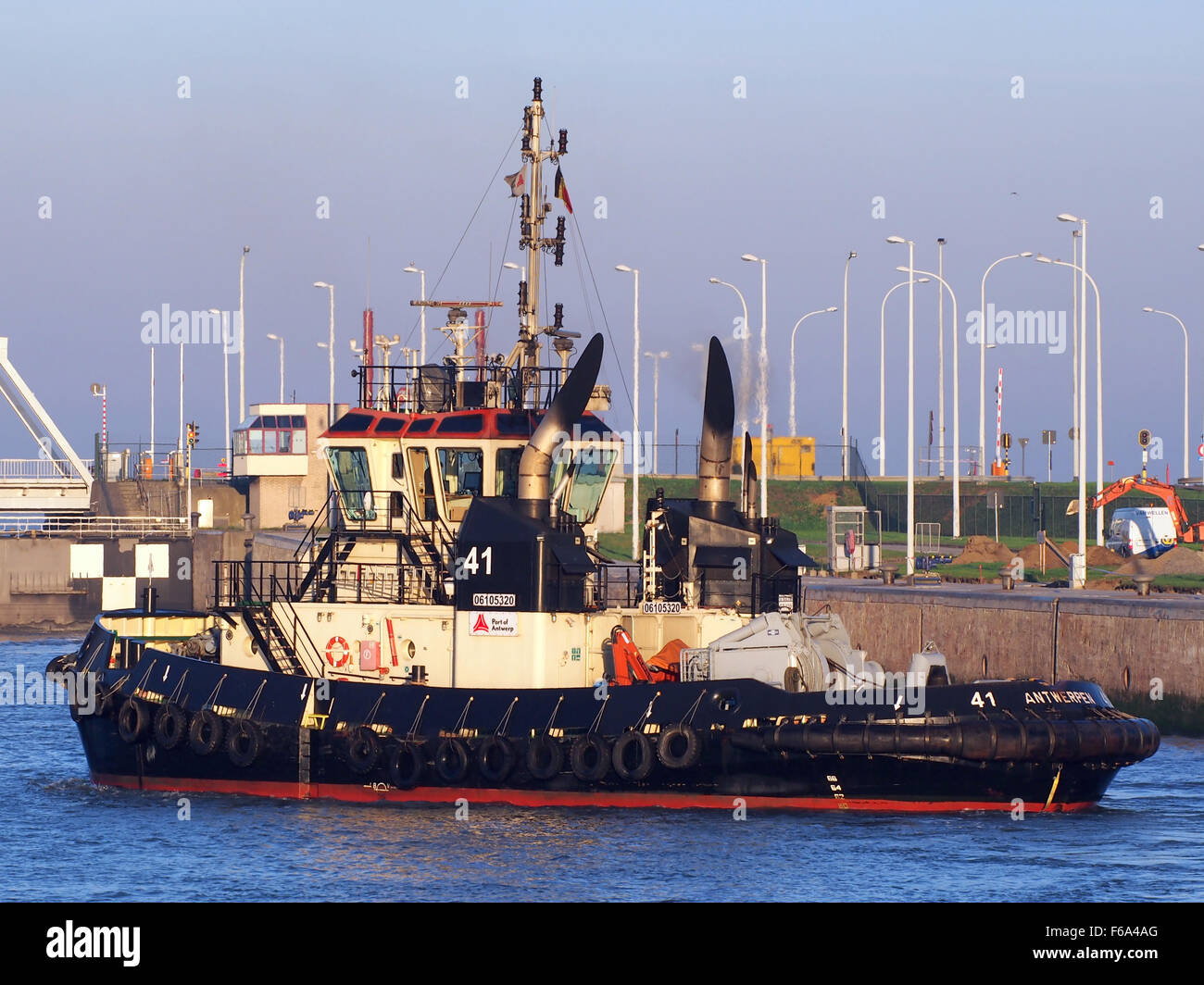 Tug 41 (tugboat, 2012) - IMO 9602100 - ENI 06105320, Berendrechtsluis ...
