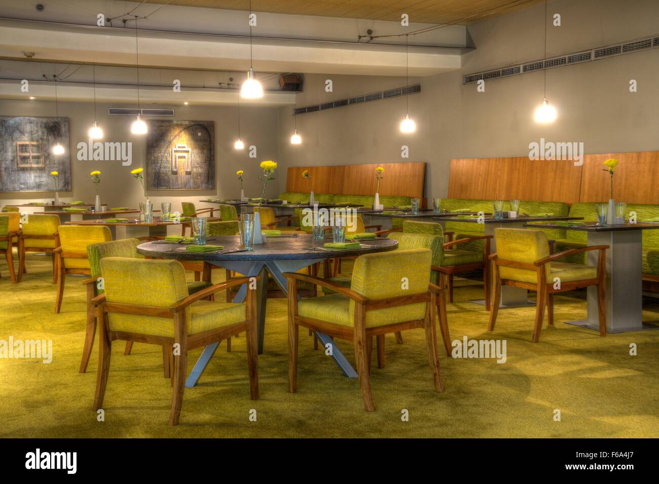 casual dining restaurant Stock Photo - Alamy
