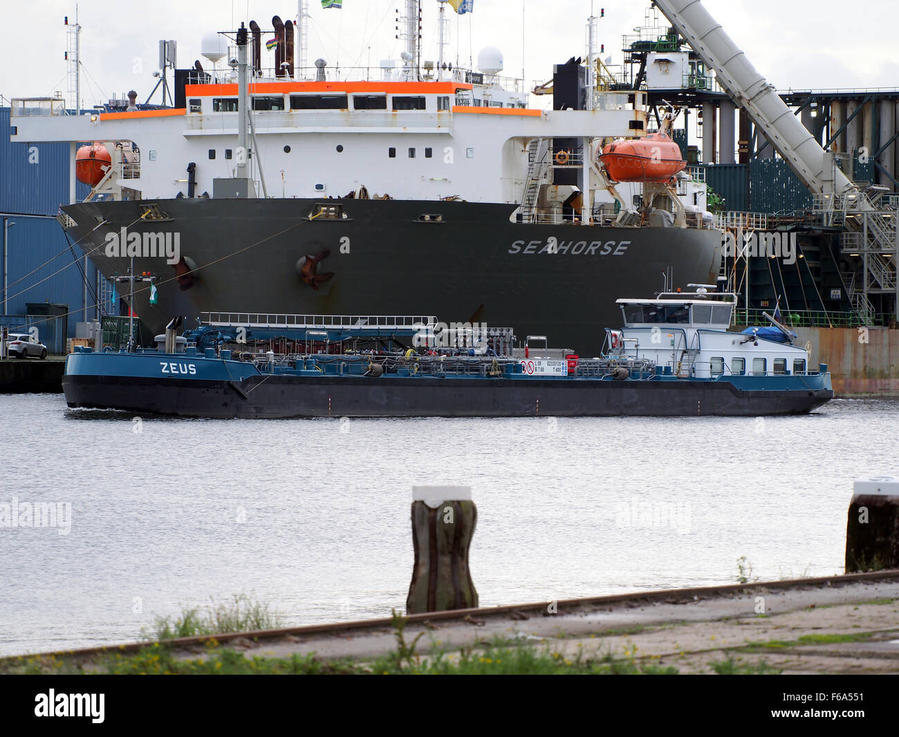 Ship zeus hi-res stock photography and images - Alamy